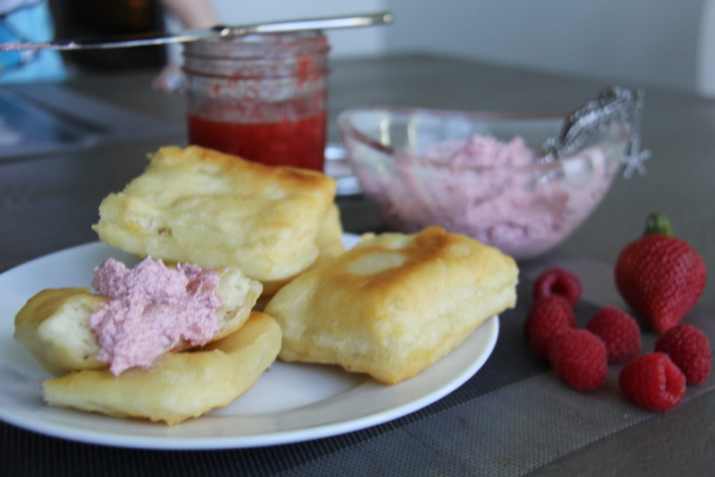 Utah Scones | THE AMERICAN MOMS